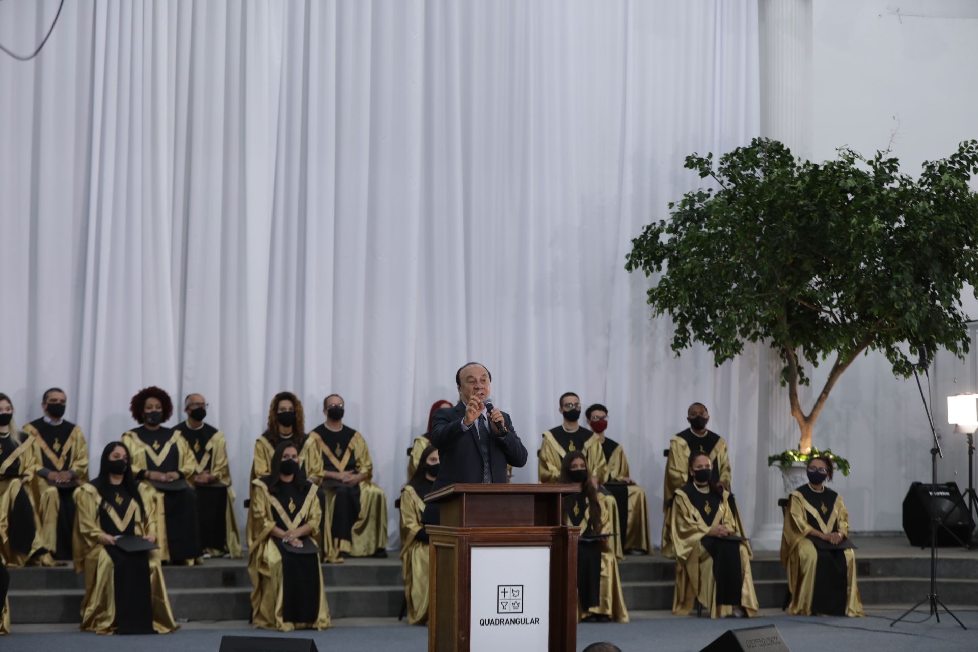 Ministério Quadrangular do Brasil presta homenagem na Live Live In Memorian