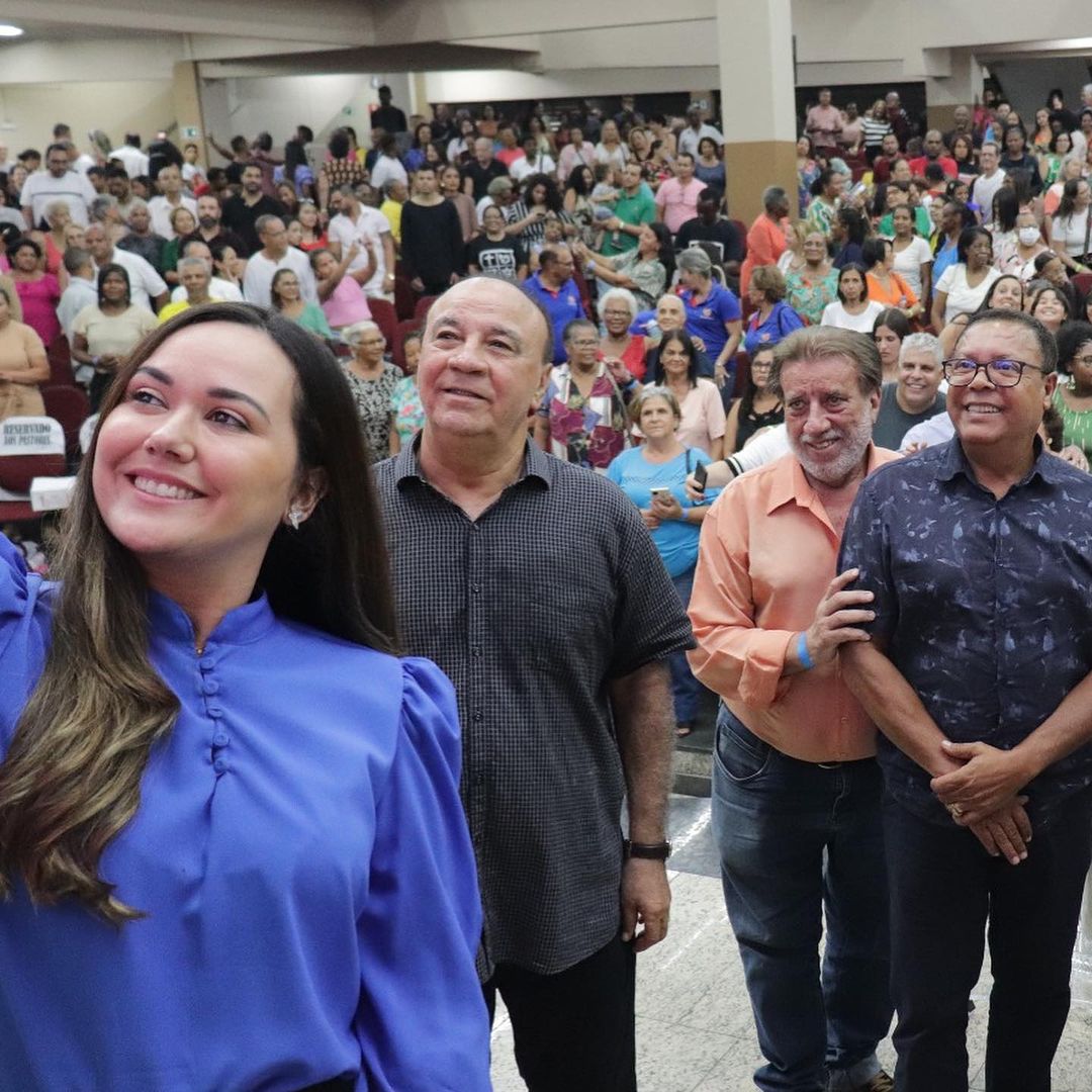 Ministração do Pastor Mario de Oliveira durante a ‘Conferência Nacional ...