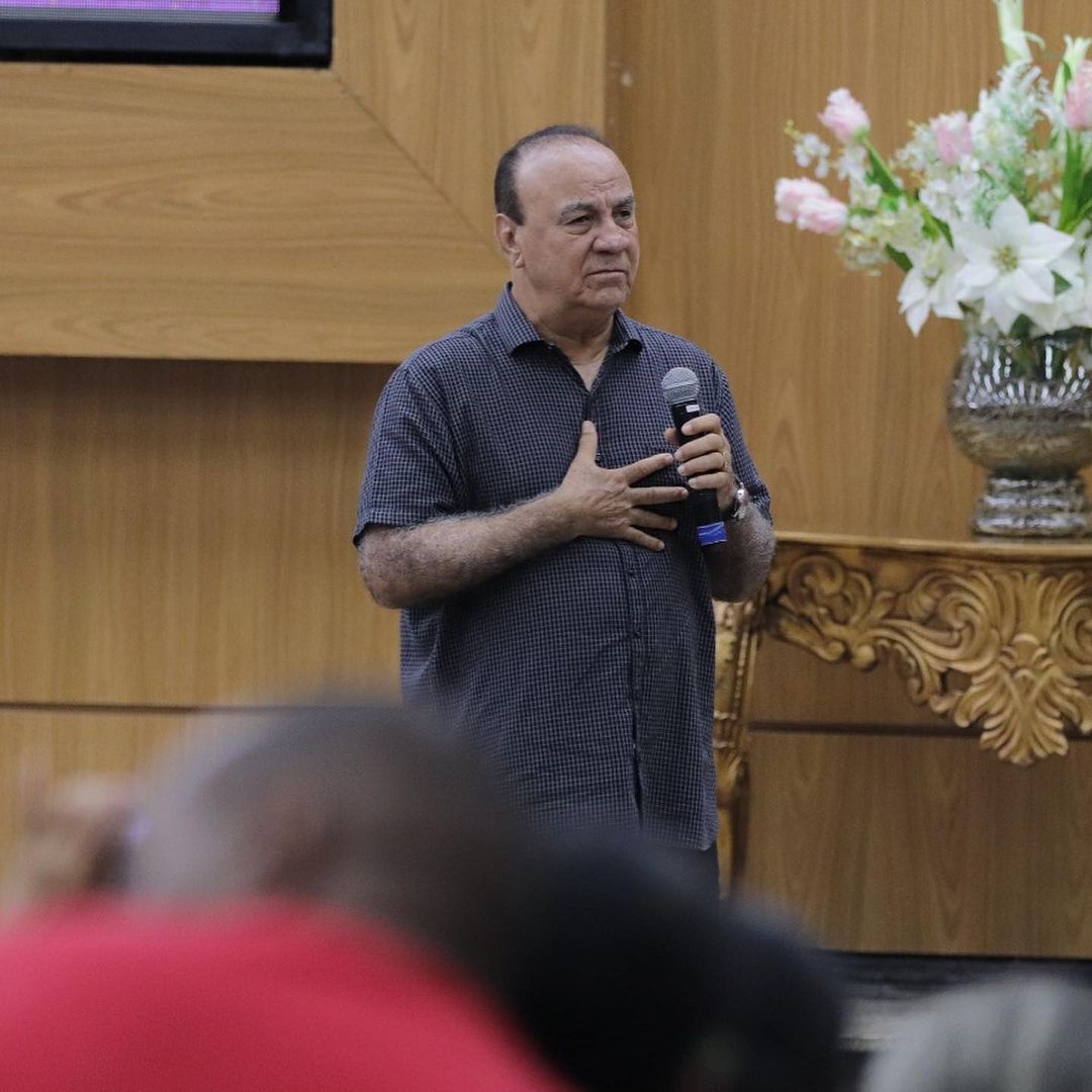 Ministração do Pastor Mario de Oliveira durante a ‘Conferência Nacional ...